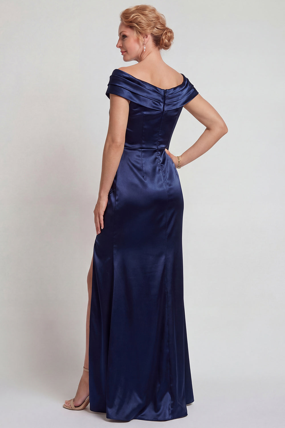 Zapaka Women Navy Satin Off the Shoulder Sheath Mother of the Bride ...