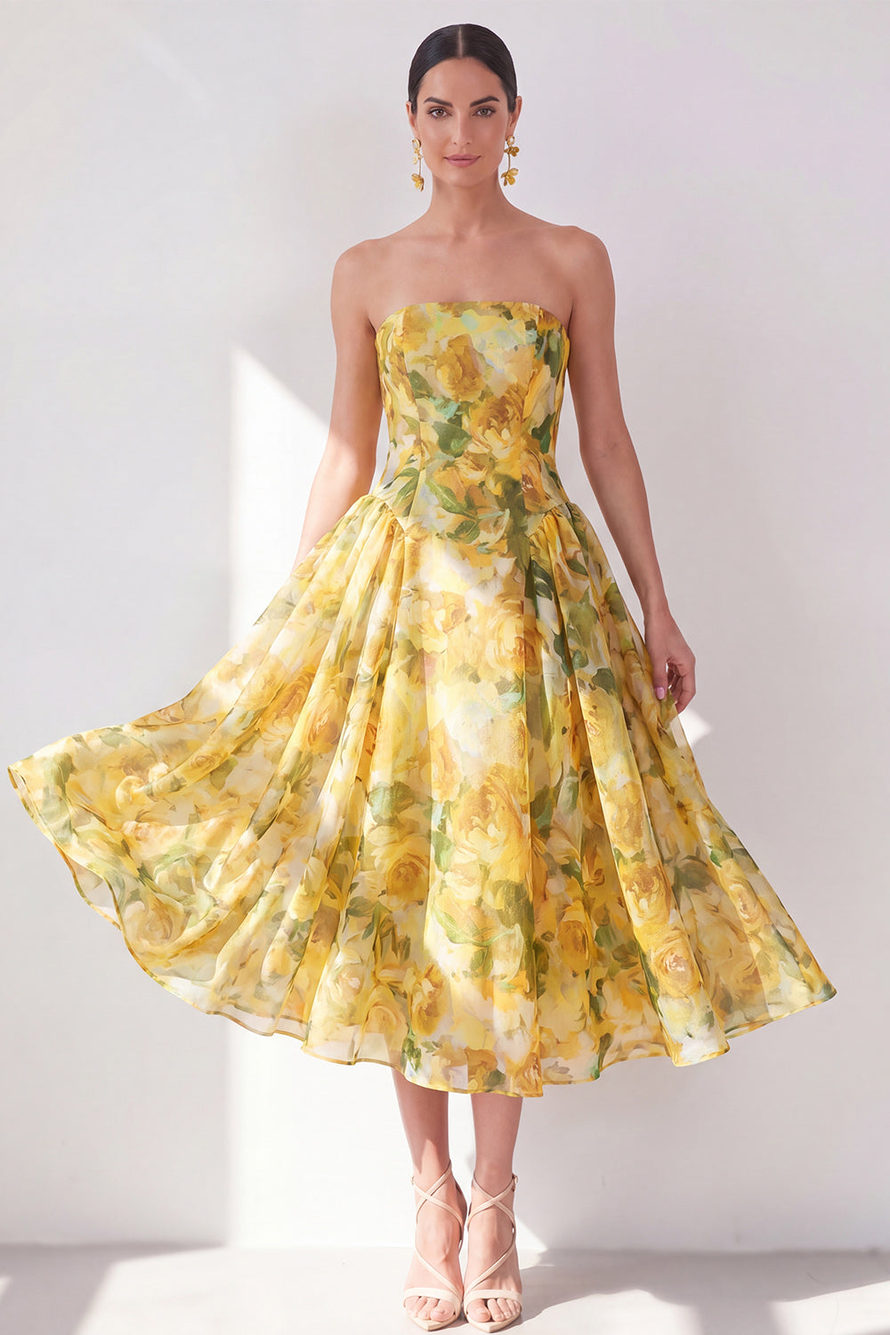 Zapaka Women Yellow A Line Midi Floral Dress Strapless Chiffon Printed